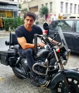 Ali Öner Kimdir? Kaç Yaşında? O Kız Doruk Kim?