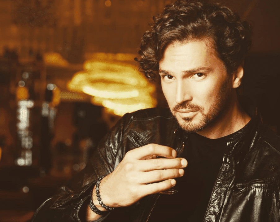 Yasak Elma Selim Kimdir? Emre Kızılırmak Kim?