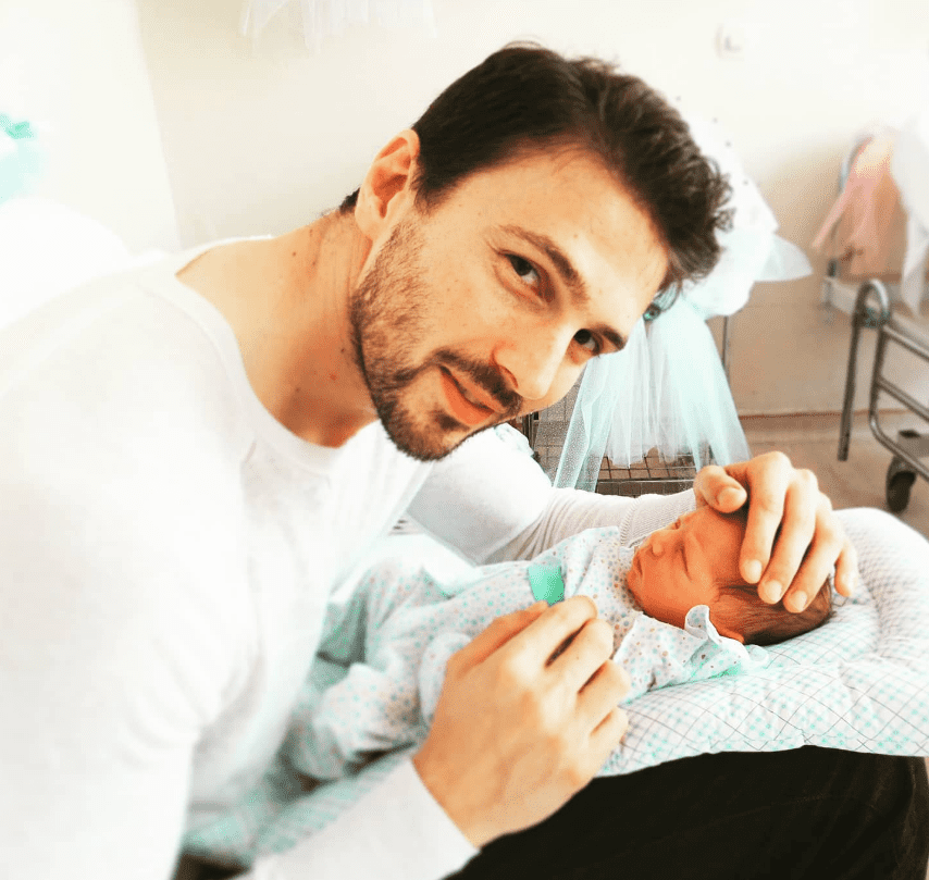 Yasak Elma Selim Kimdir? Emre Kızılırmak Kim?