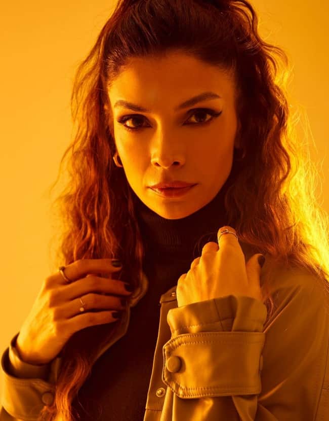 Bir Küçük Gün Işığı Feraye Kimdir? Eda Özerkan Kim?