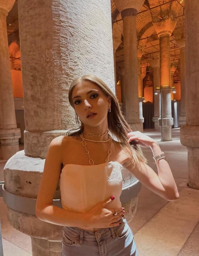 Kraliçe Dizisi Simay Kim? Merve Honca Kimdir?