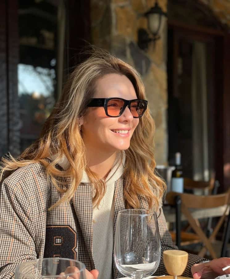 İki Yabancı Nükhet Kimdir? Aslı Orcan Kim?