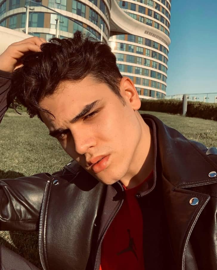 Dönence Dizisi Miro Kimdir? Atakan Hoşgören Sevgilisi